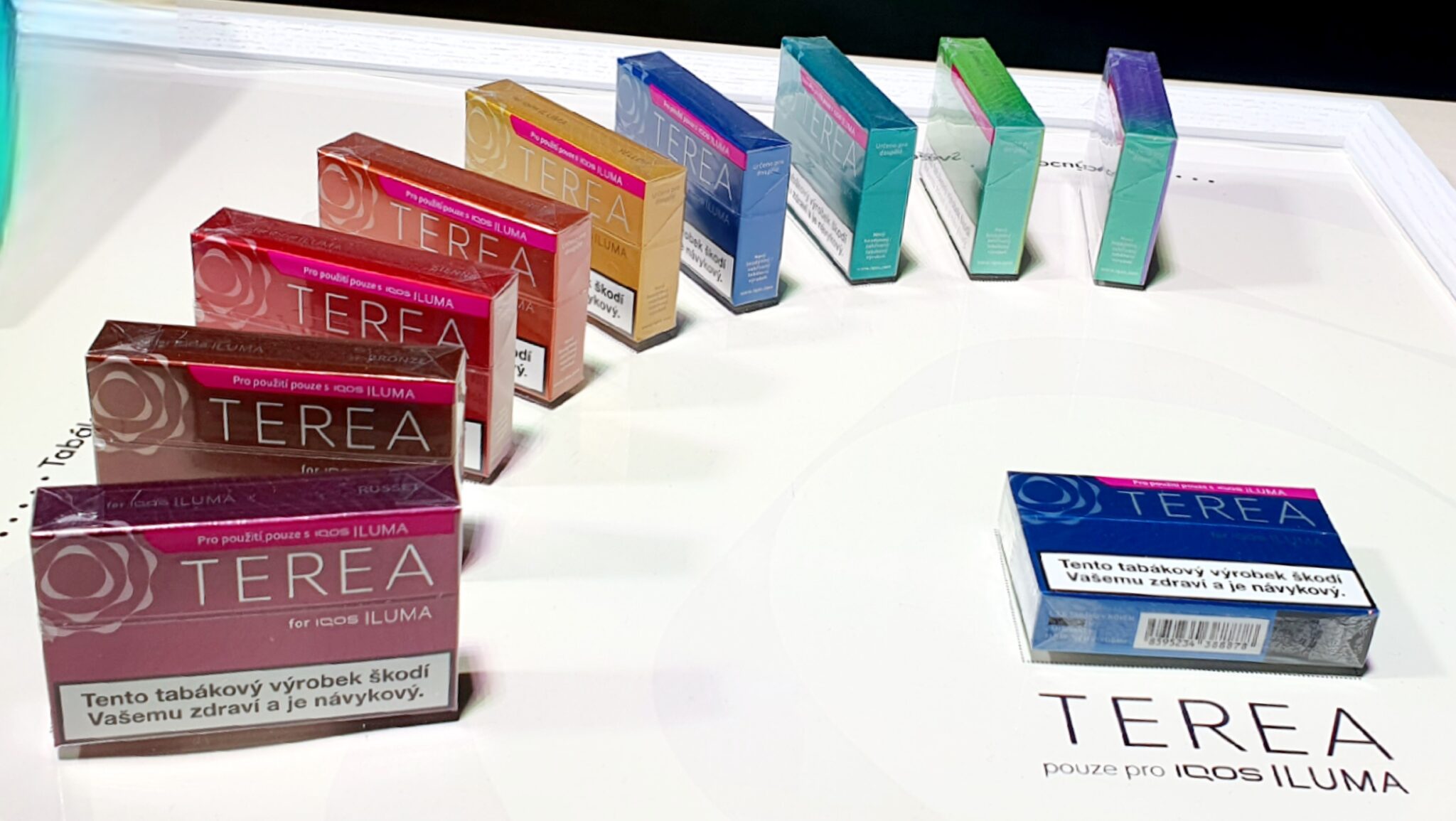 Tři varianty přístrojů IQOS ILUMA a tabákové náplně TEREA nově také v ...